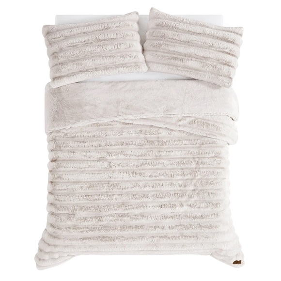 Frye | Bedding | Last Chance Frye 3piece Channel Stitch Faux Fur ...